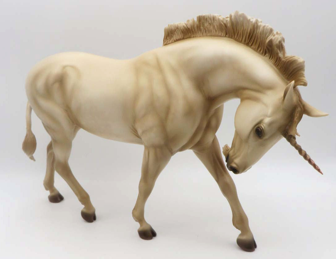 A Golden Lion | StoneHorseRef